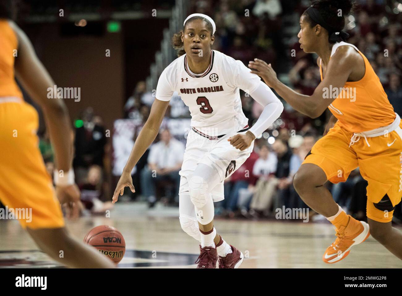 South Carolina guard Kaela Davis (3) dribbles against Tennessee guard ...