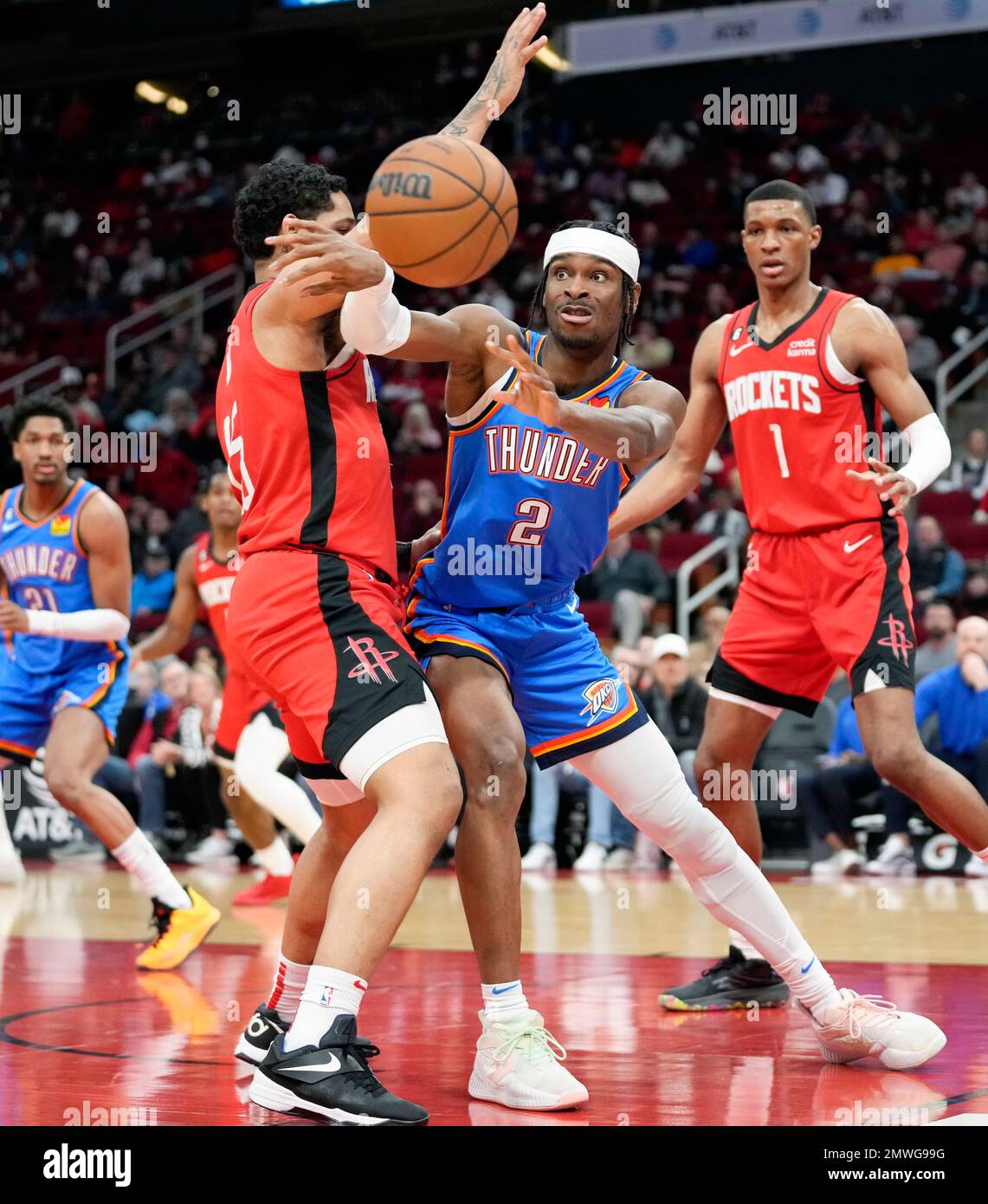 Oklahoma City Thunder guard Shai Gilgeous-Alexander (2) passes as ...