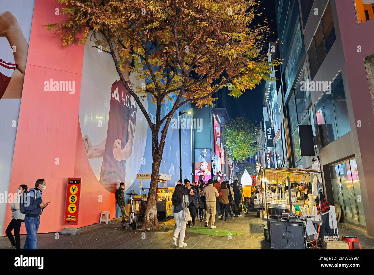 Myeong dong night market hi-res stock photography and images - Alamy