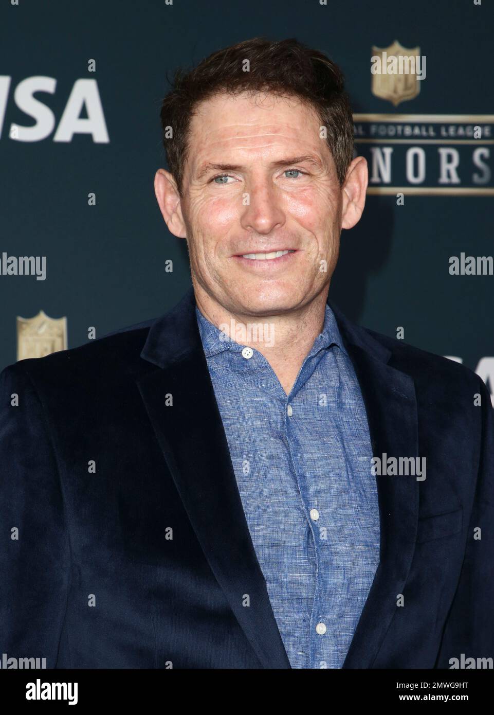 Former NFL player Steve Young arrives at the 6th annual NFL Honors at ...
