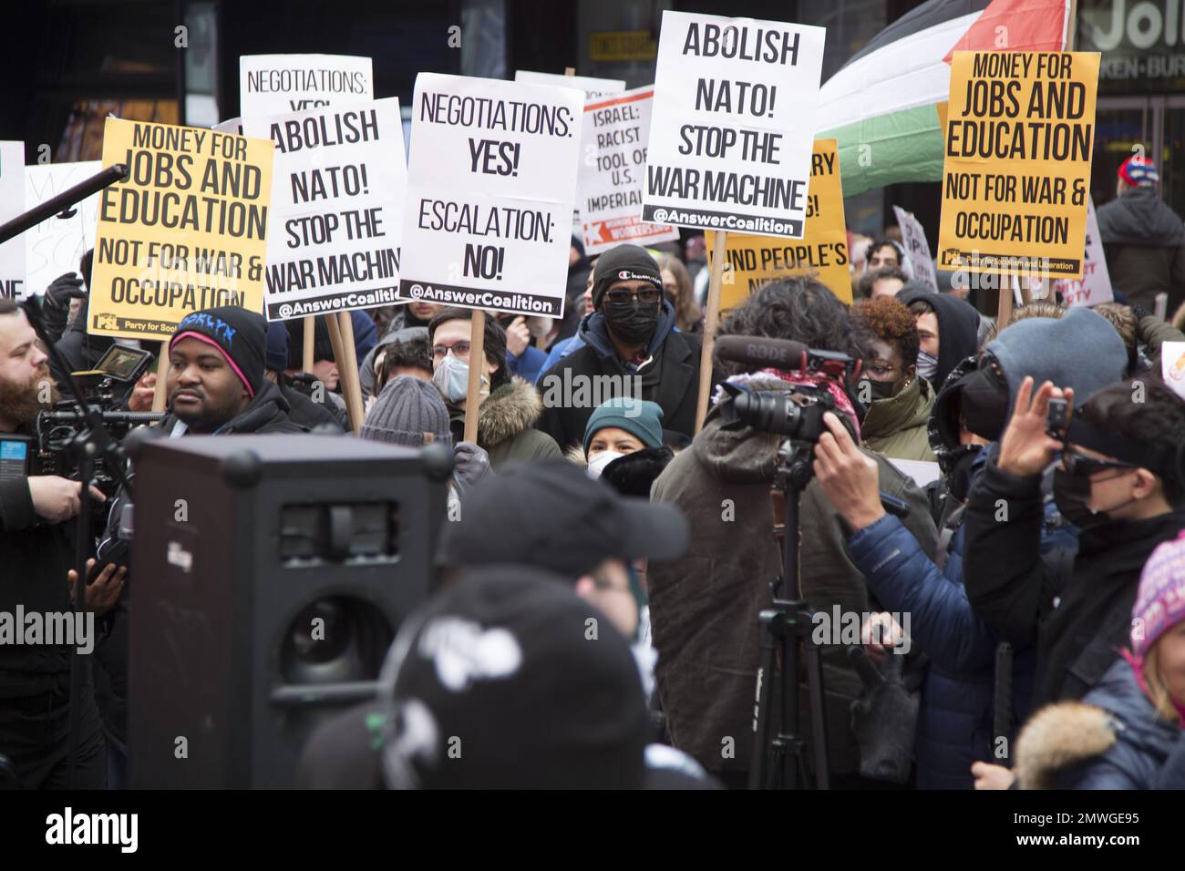 Peace activists and anti-militarists looking for negotiations in ...