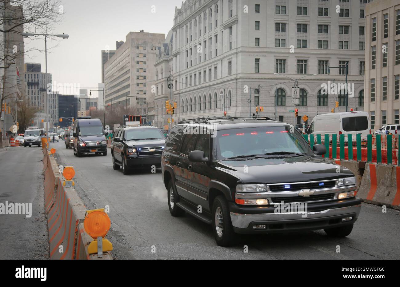 A police convoy with Mexican drug kingpin Joaquin "El Chapo" Guzman ...