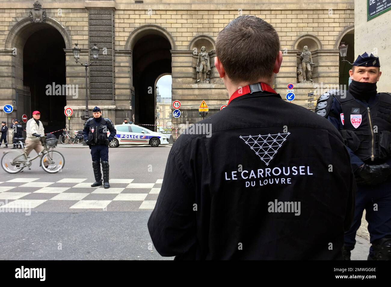 An employee of the Carrousel du Louvre waits outside the museum ...
