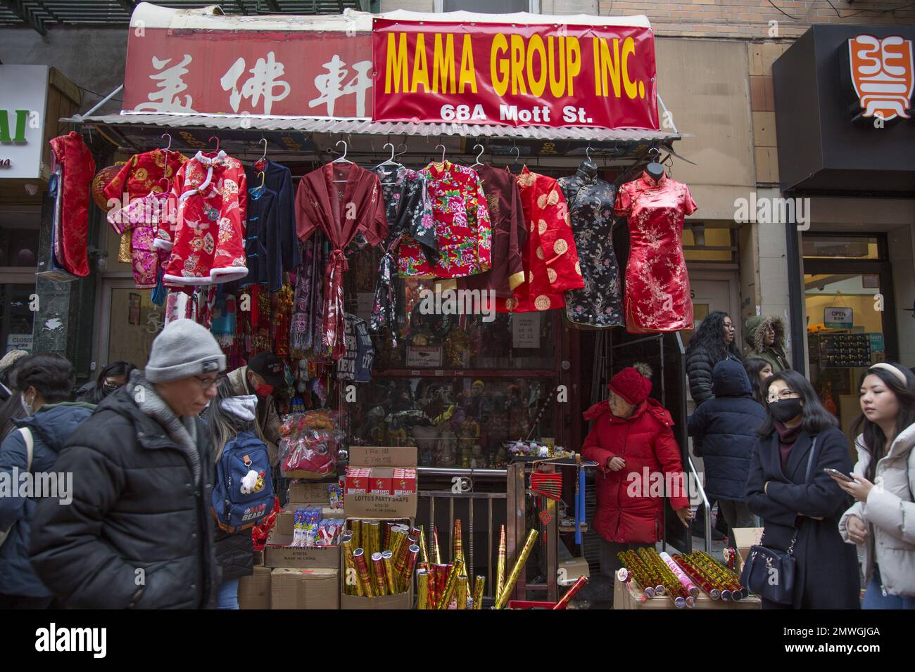 Thousands of people Chinese and otherwise gather in Chinatown in ...