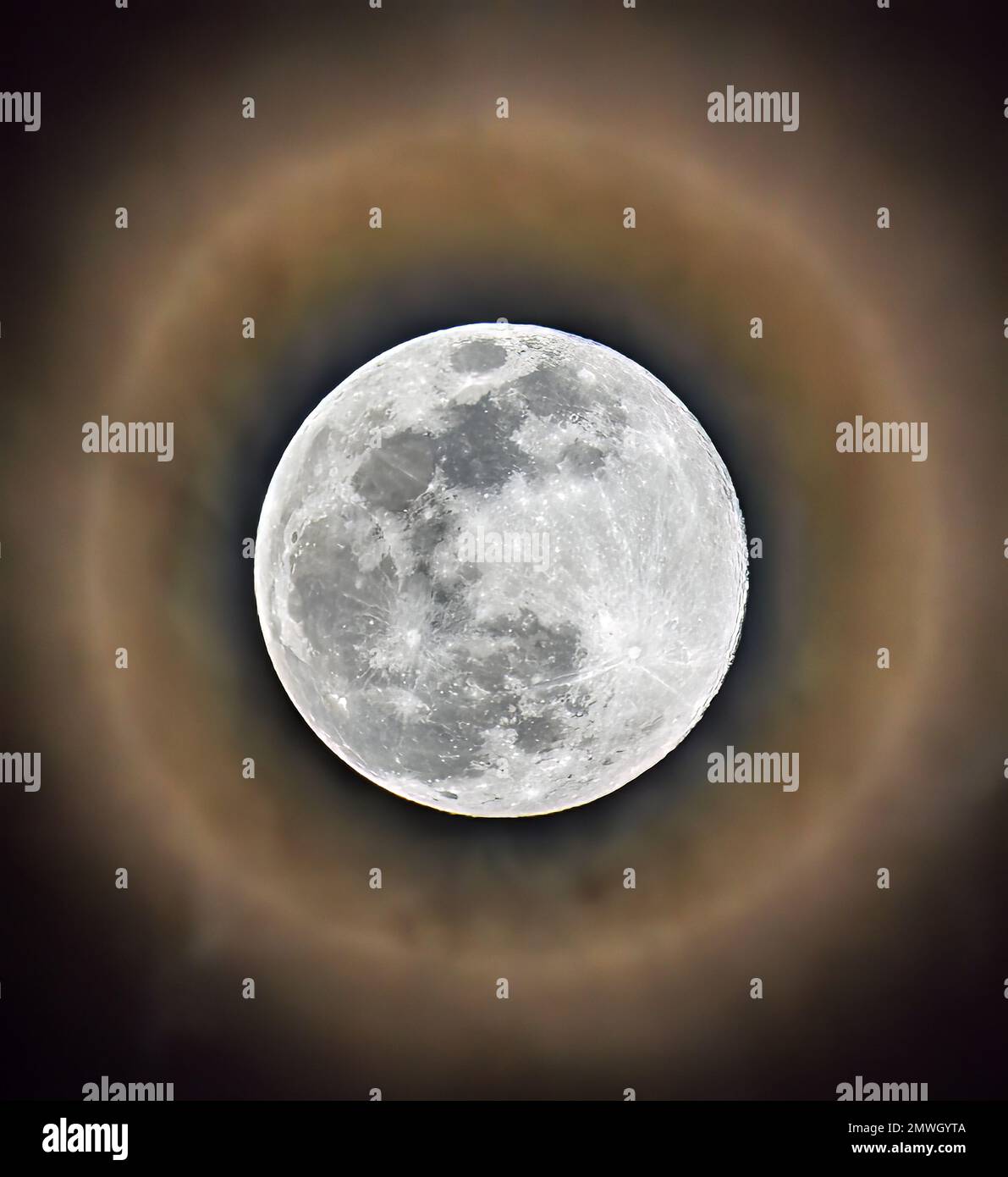 Full Moon Shimmer Stock Photo - Alamy