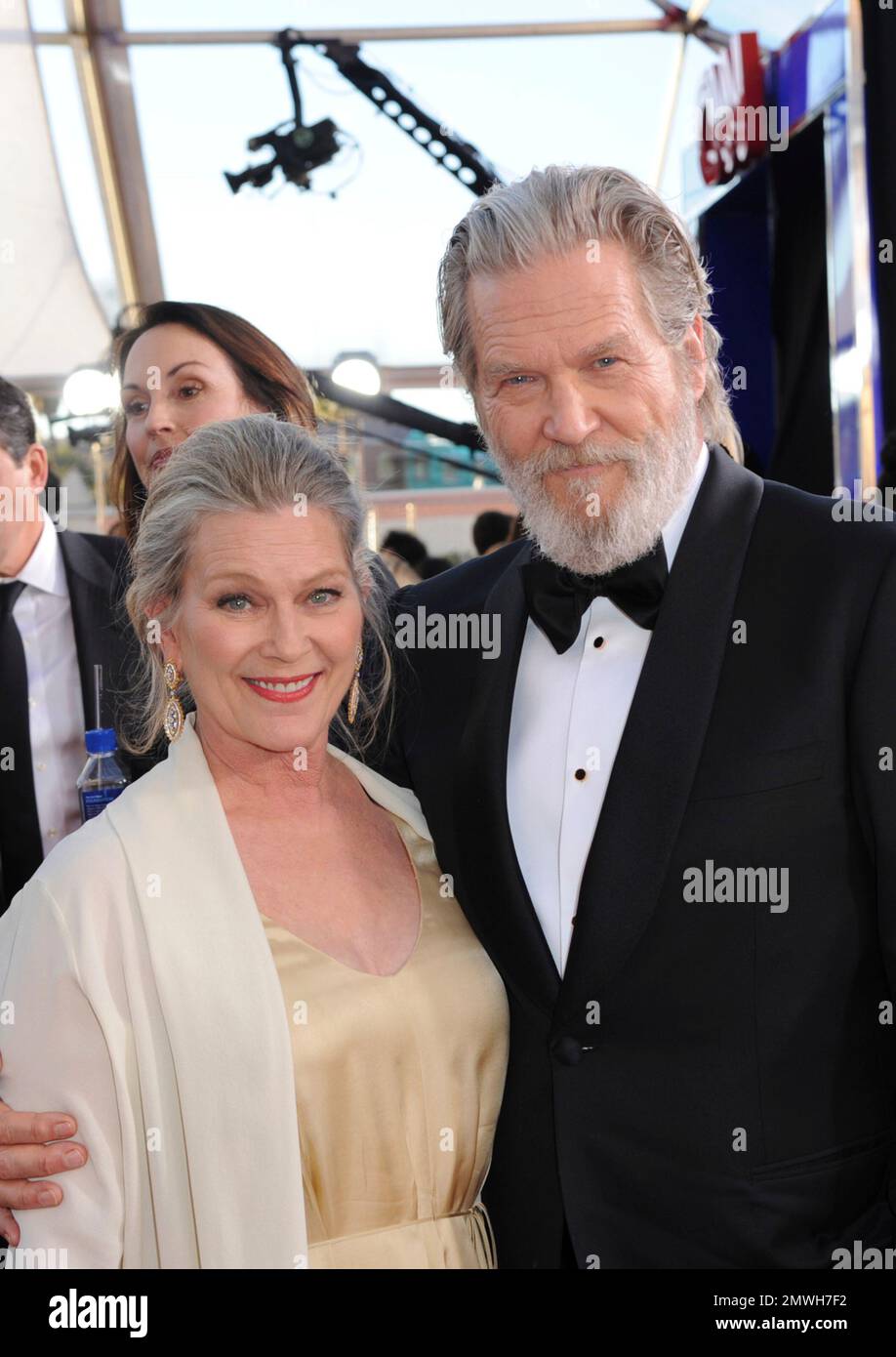 Susan Geston, left, and Jeff Bridges arrive at the 23rd annual Screen ...