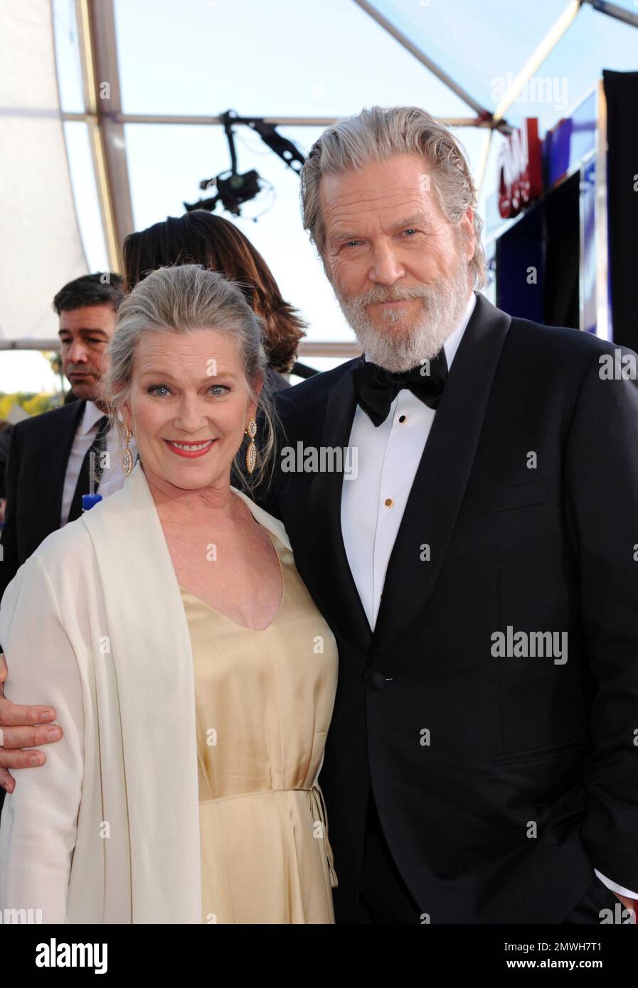 Susan Geston, left, and Jeff Bridges arrive at the 23rd annual Screen ...