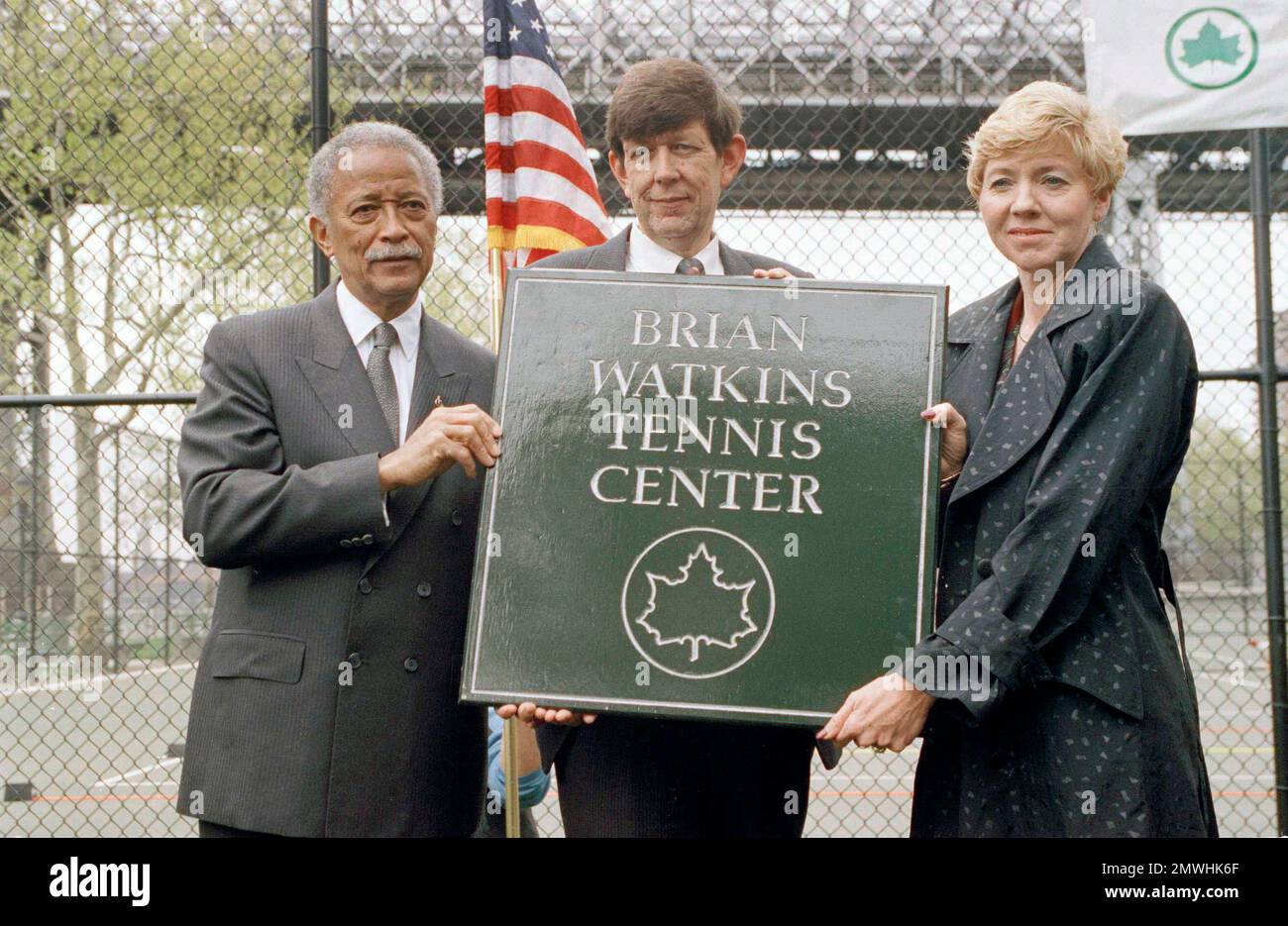 New York's Mayor David Dinkins, left, holds a plaque with Sherwin and ...