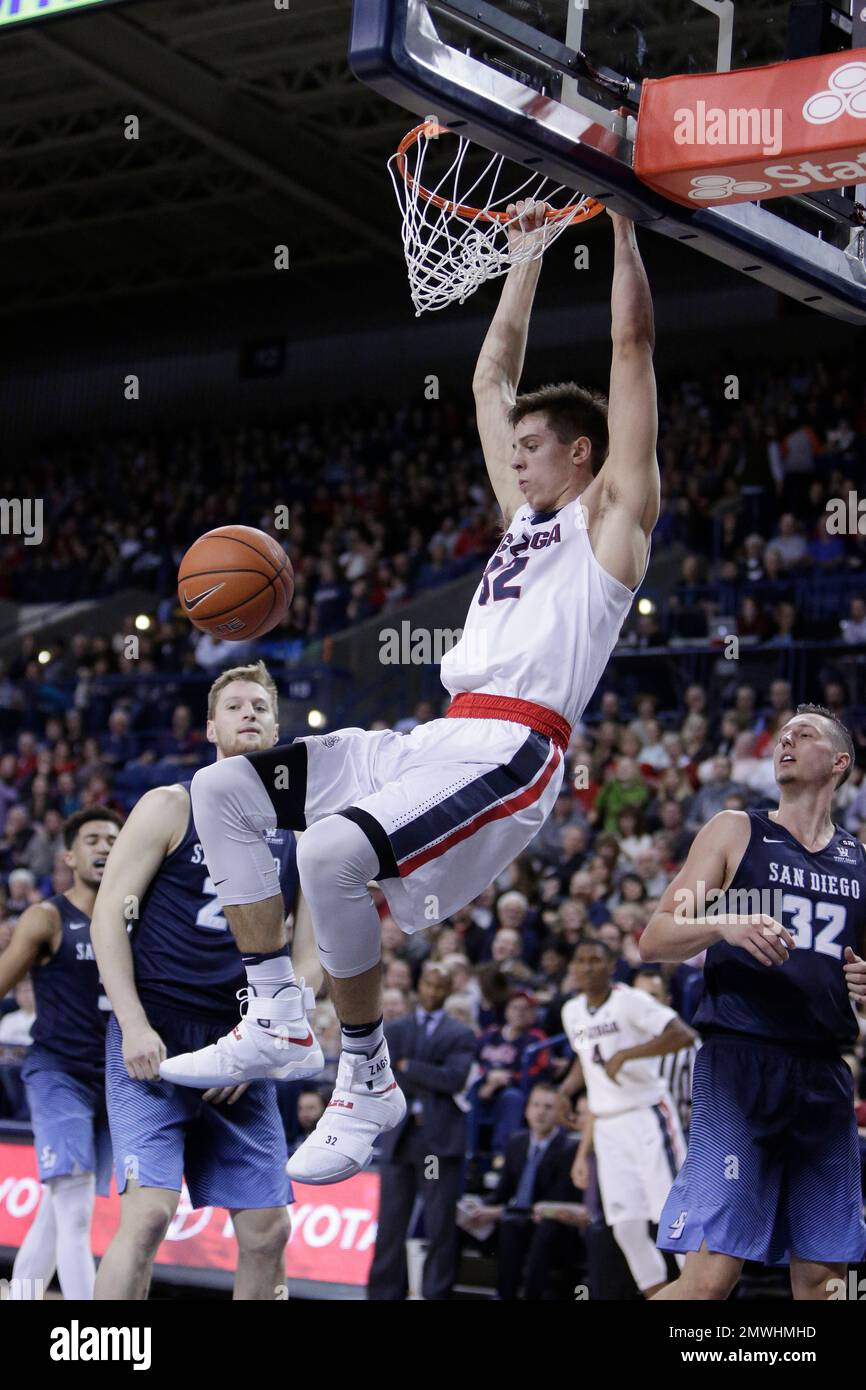 Gonzaga forward Zach Collins (32) dunks during the first half of an ...