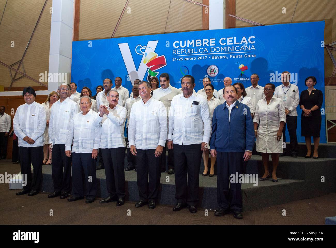 Heads of state pose for the official photo of the V Summit of the ...