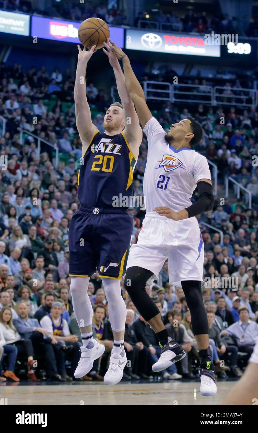Oklahoma City Thunder forward Andre Roberson (21) defends against Utah ...