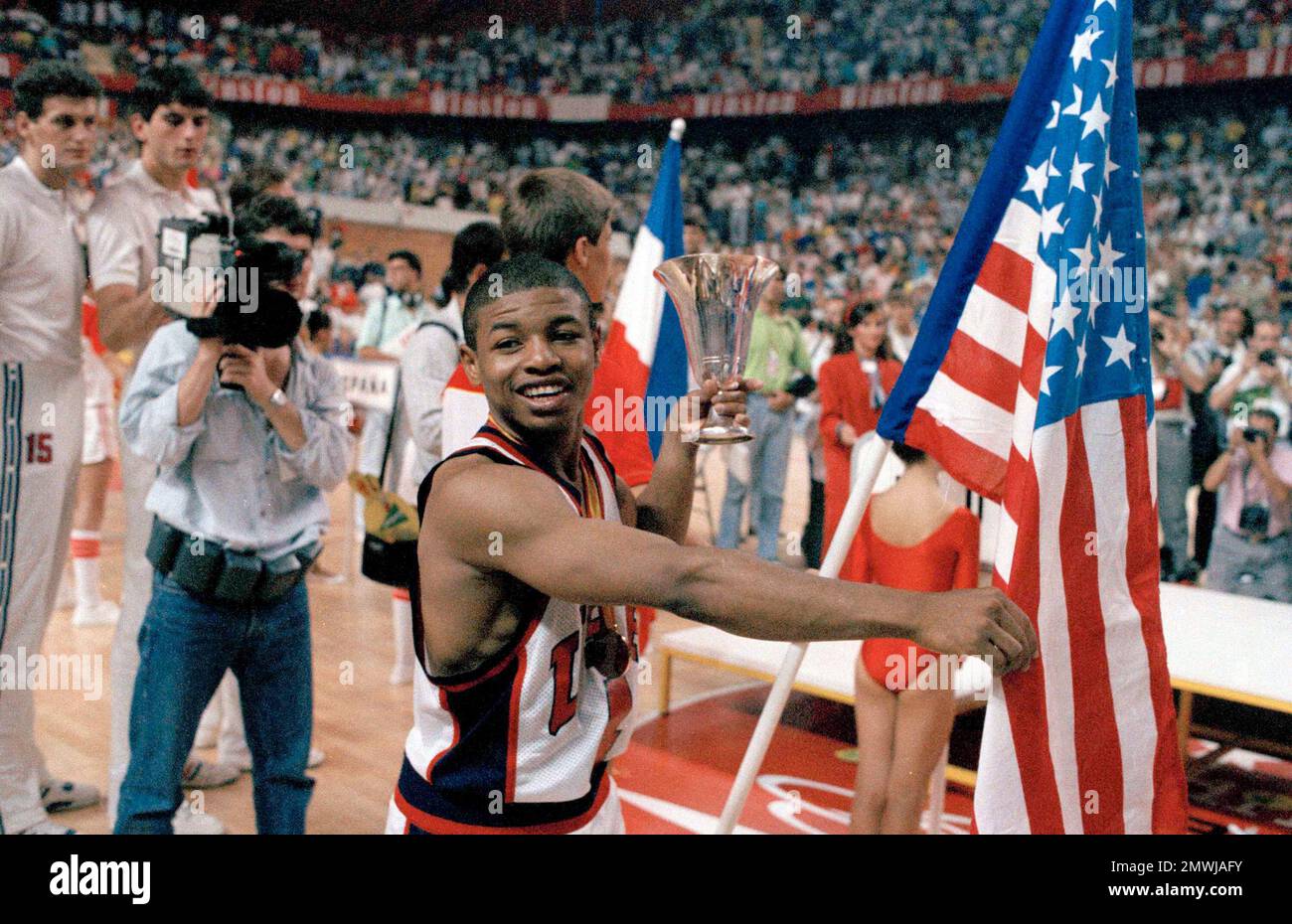 U.S. team captain Tyrone Bogues, the smallest player in the World ...