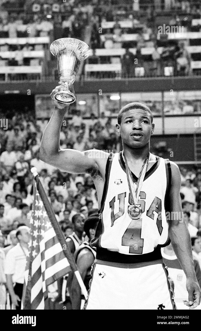 U.S. team captain Tyrone Bogues, the smallest player in the World ...