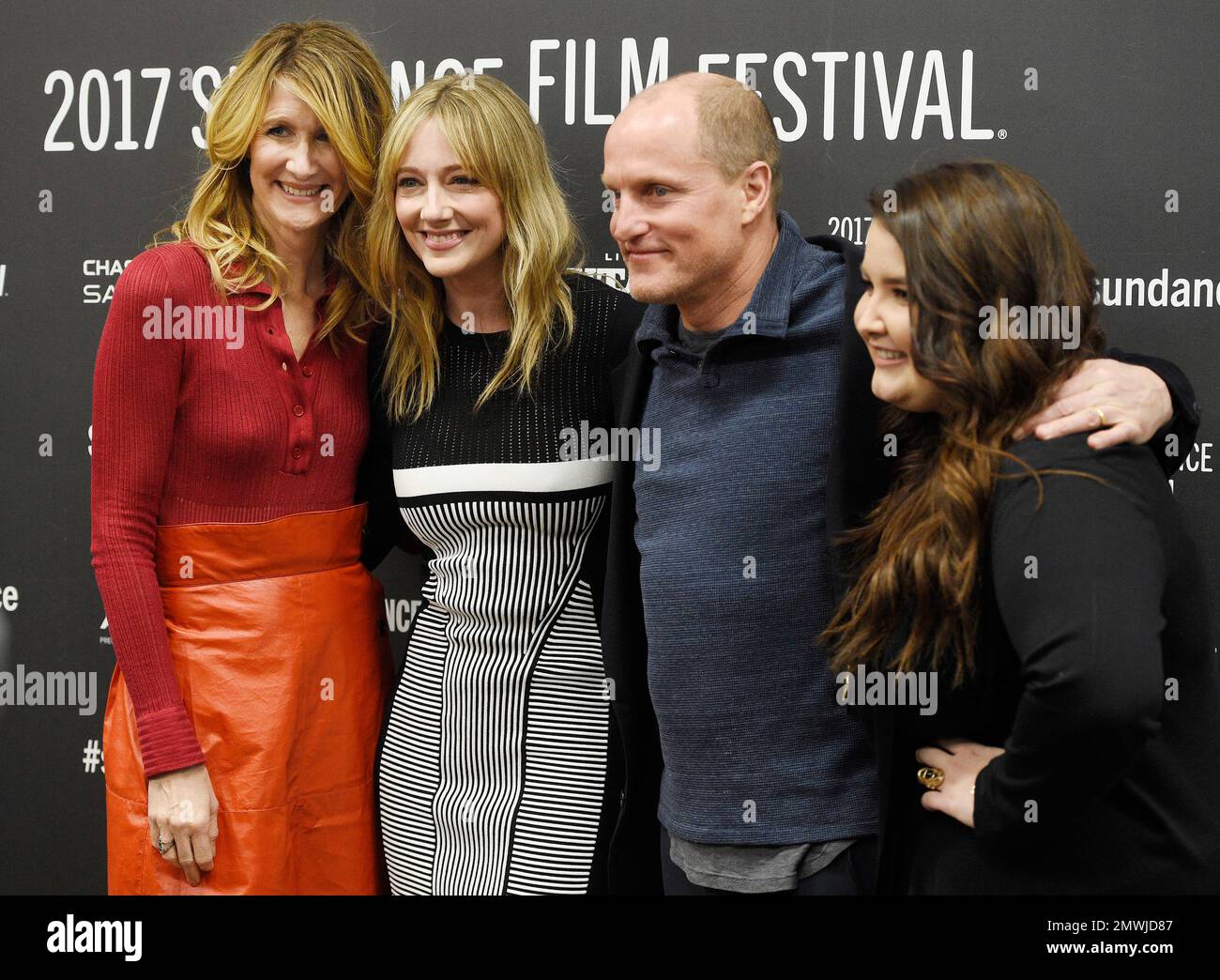 Left To Right Laura Dern Judy Greer Woody Harrelson And Isabella Amara Cast Members In