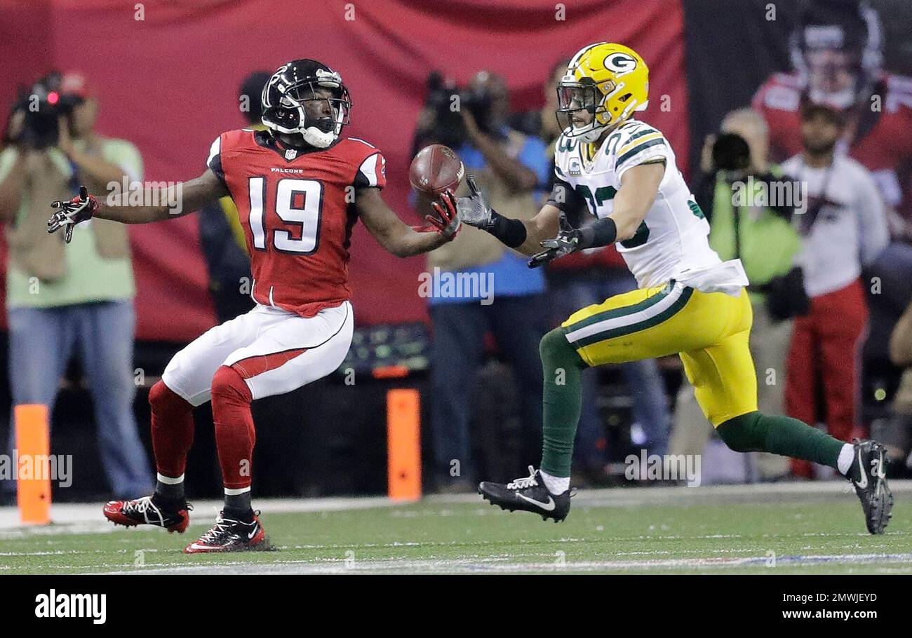 Atlanta Falcons' Aldrick Robinson can't catch a pass in front of Green ...