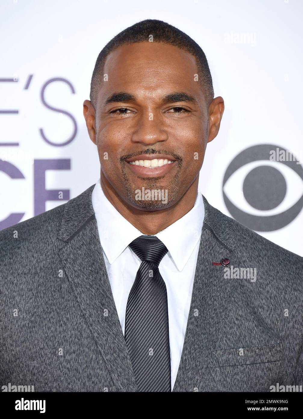 Jason George arrives at the People's Choice Awards at the Microsoft ...