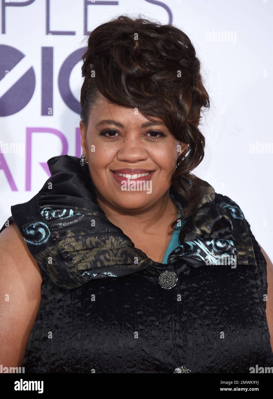 Chandra Wilson arrives at the People's Choice Awards at the Microsoft ...