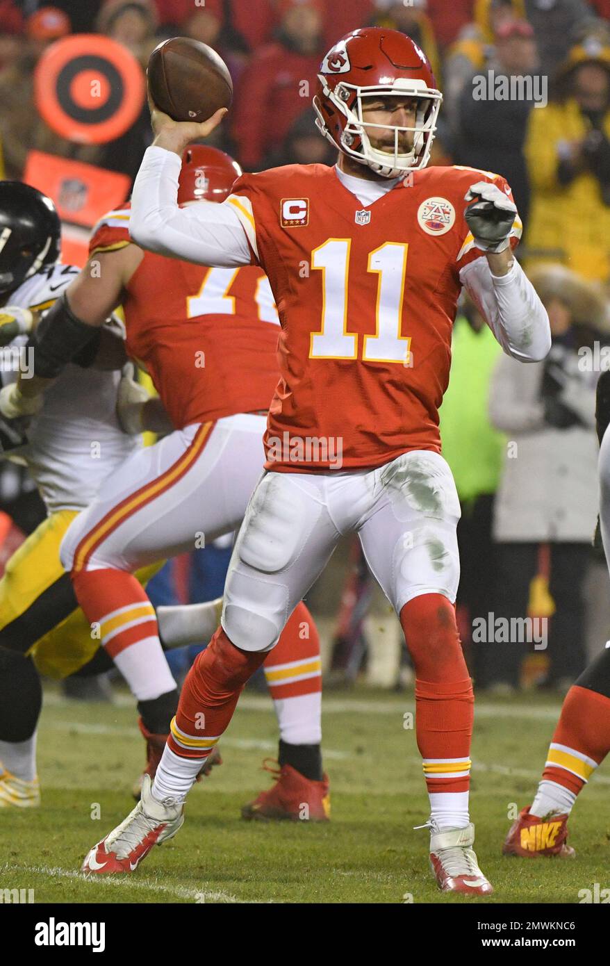 Kansas City Chiefs quarterback Alex Smith (11) throws against the ...
