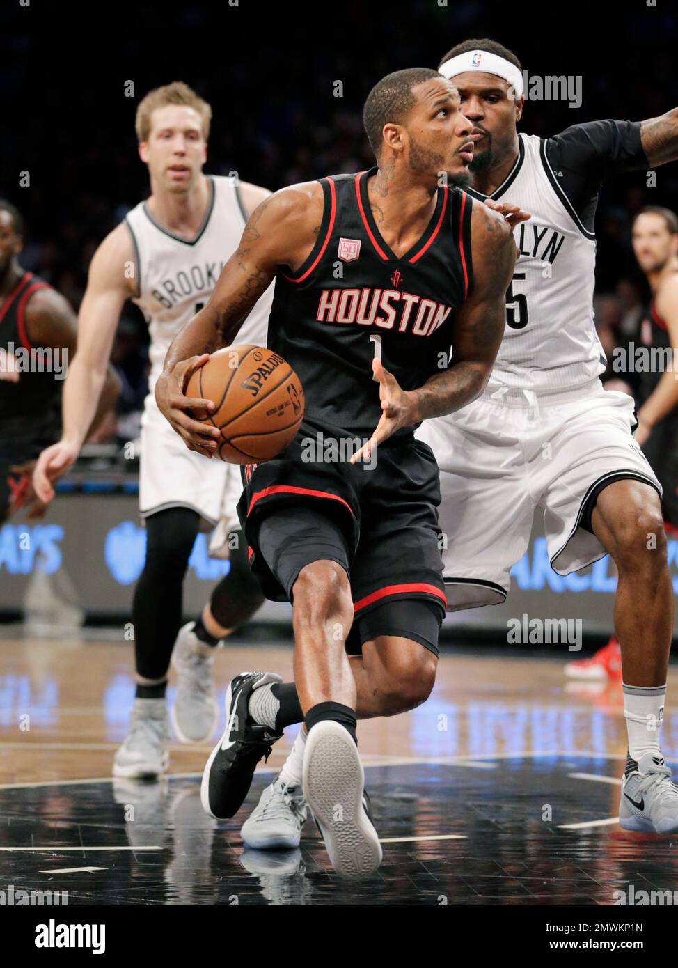 Houston Rockets' Trevor Ariza, center, drives to the basket during the ...