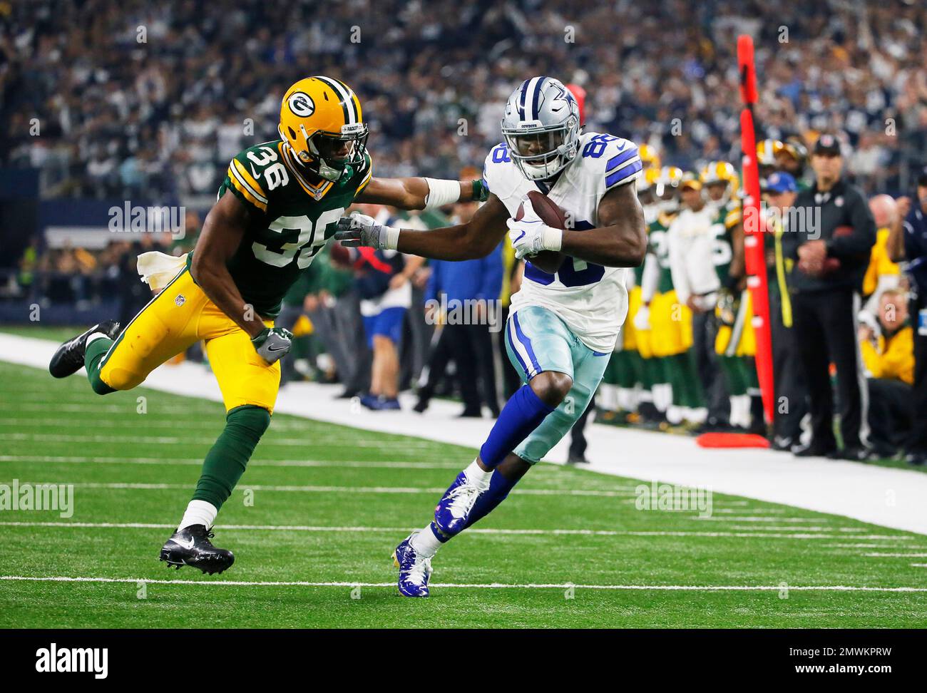 Dallas Cowboys' Dez Bryant catches a pass in front of Green Bay Packers ...