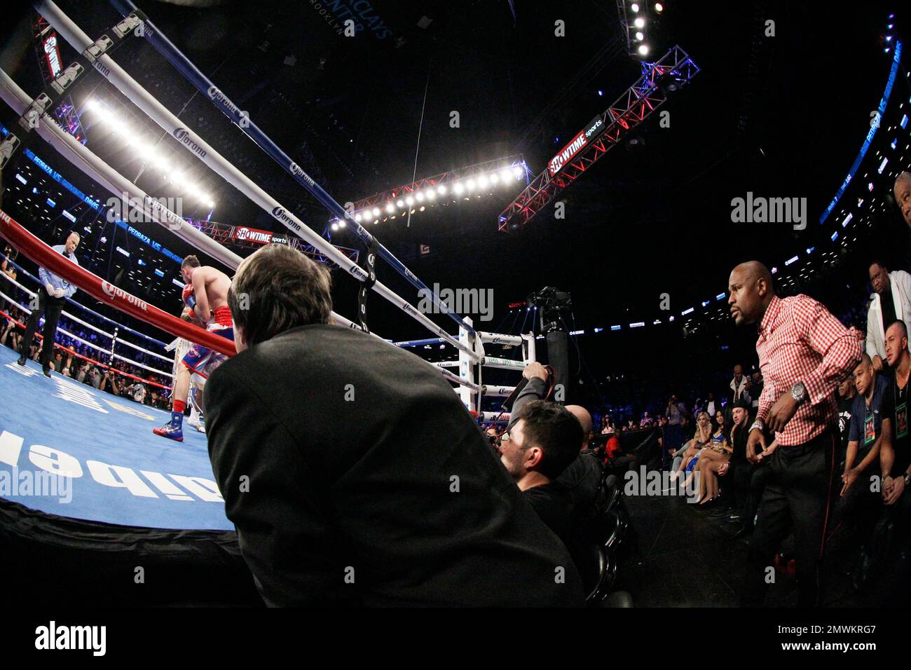 Retired boxer and current boxing promoter Floyd Mayweather, right ...