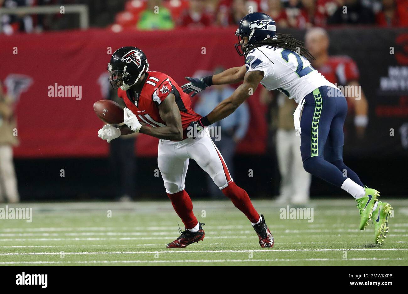 Atlanta Falcons wide receiver Julio Jones (11) misses the catch against ...