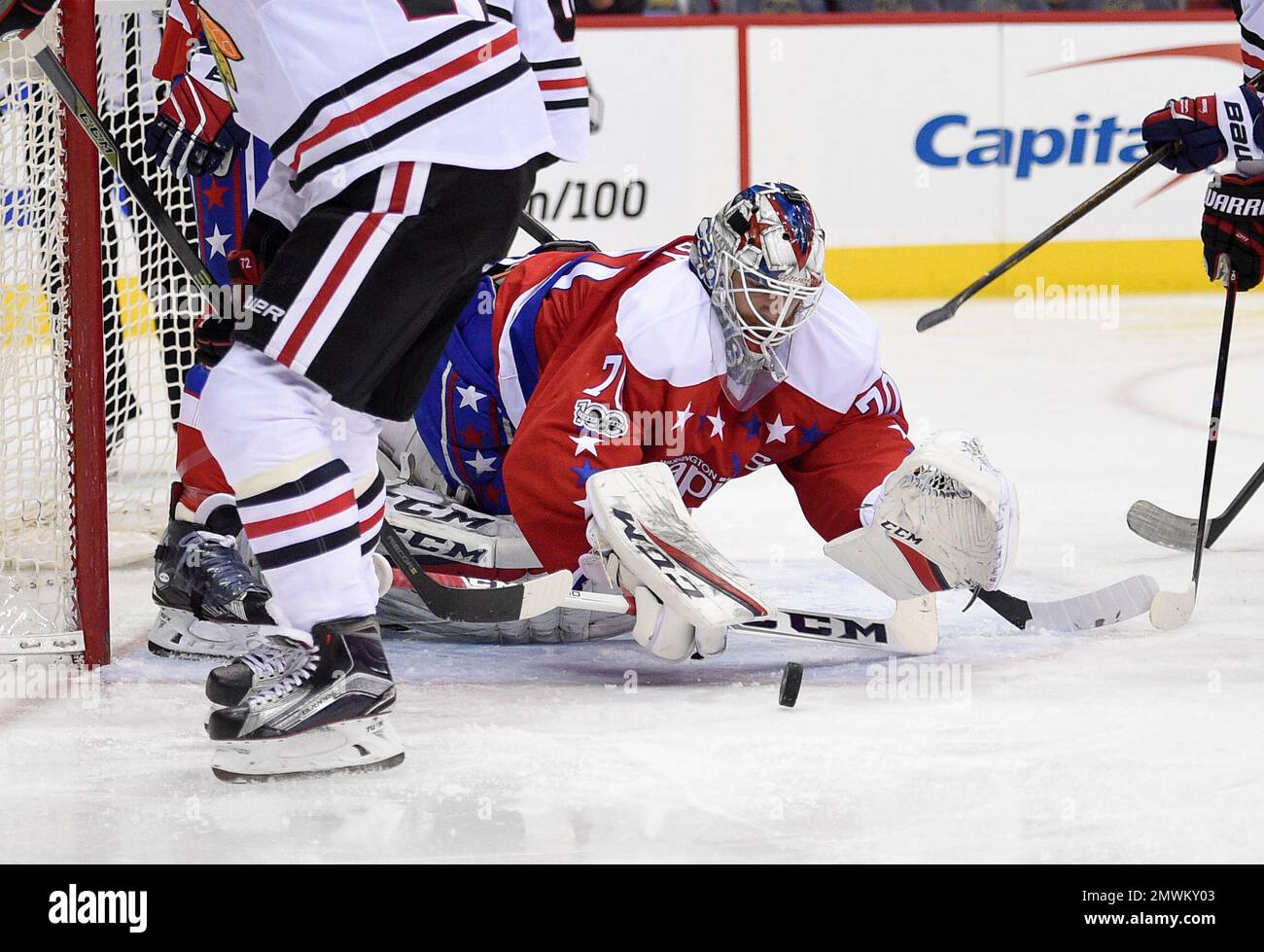 Washington Capitals goalie Braden Holtby (70) dives for the puck during ...