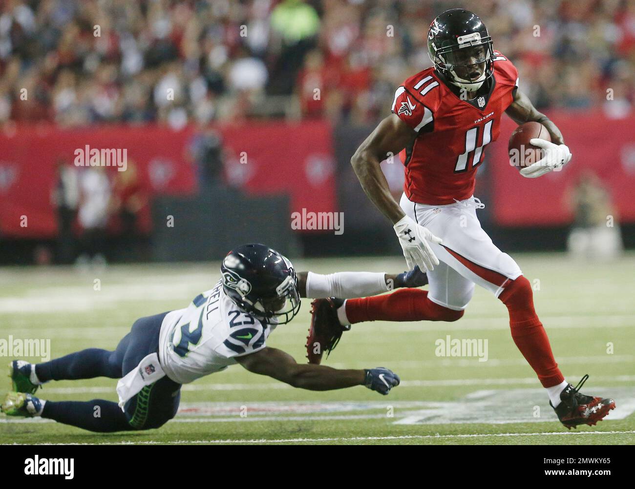 Atlanta Falcons wide receiver Julio Jones (11) runs past Seattle ...
