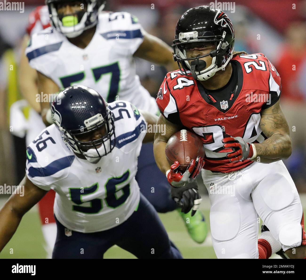 Atlanta Falcons running back Devonta Freeman (24) runs by Seattle ...