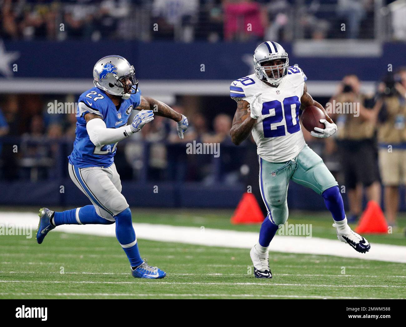 Detroit Lions free safety Glover Quin (27) gives chase as Dallas ...