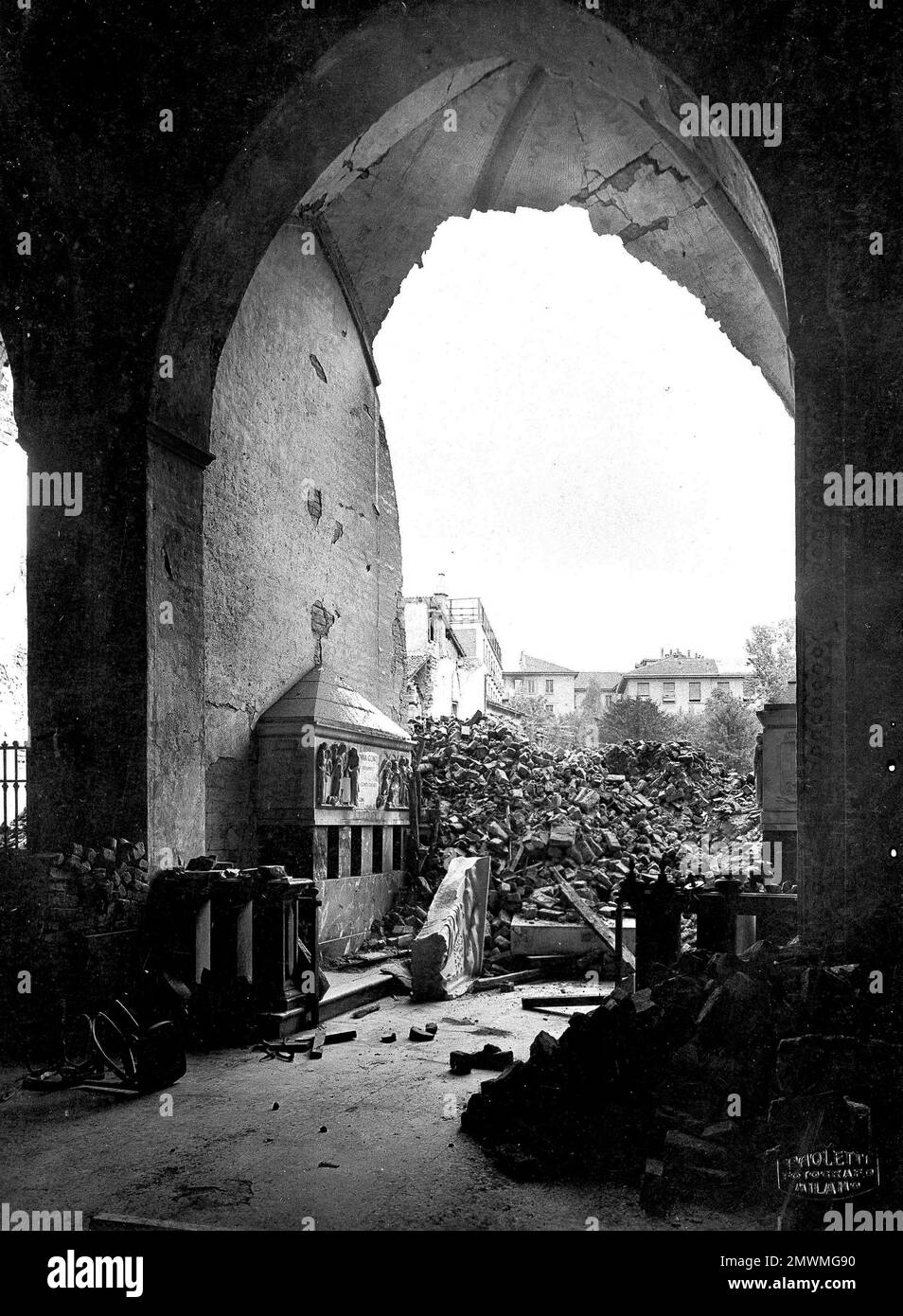 The arch of the convent church of Santa Maria delle Grazie in Milan ...