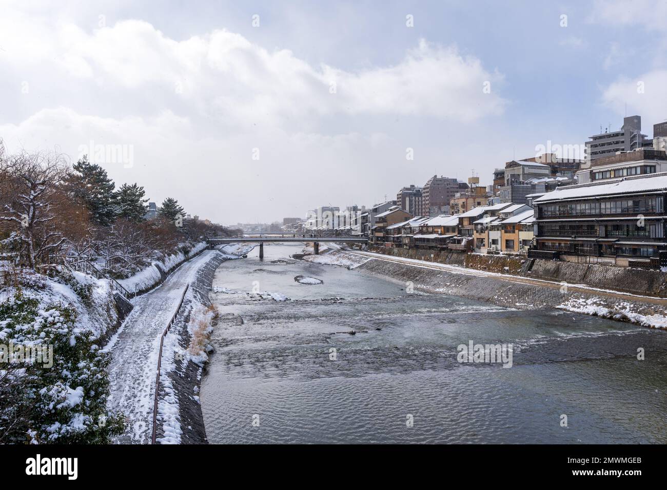 Snowy Kamo River ( Kamogawa ) in winter, Gion District, Kyoto, Japan ...