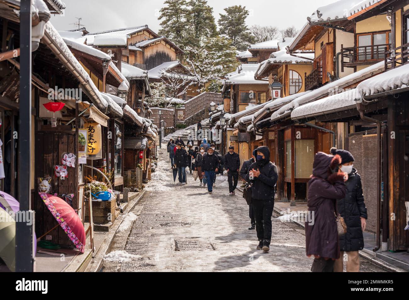 Kyoto alley hi-res stock photography and images - Alamy