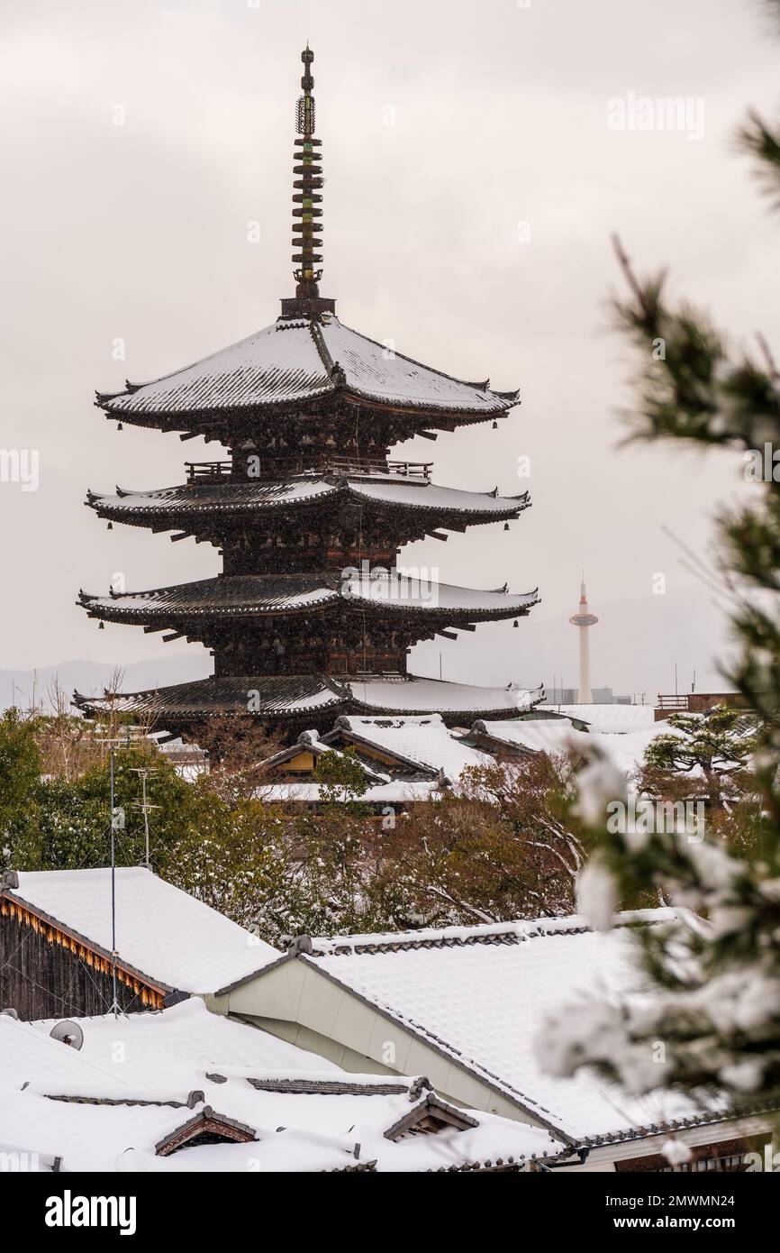 Tower of yasaka snow hi-res stock photography and images - Alamy