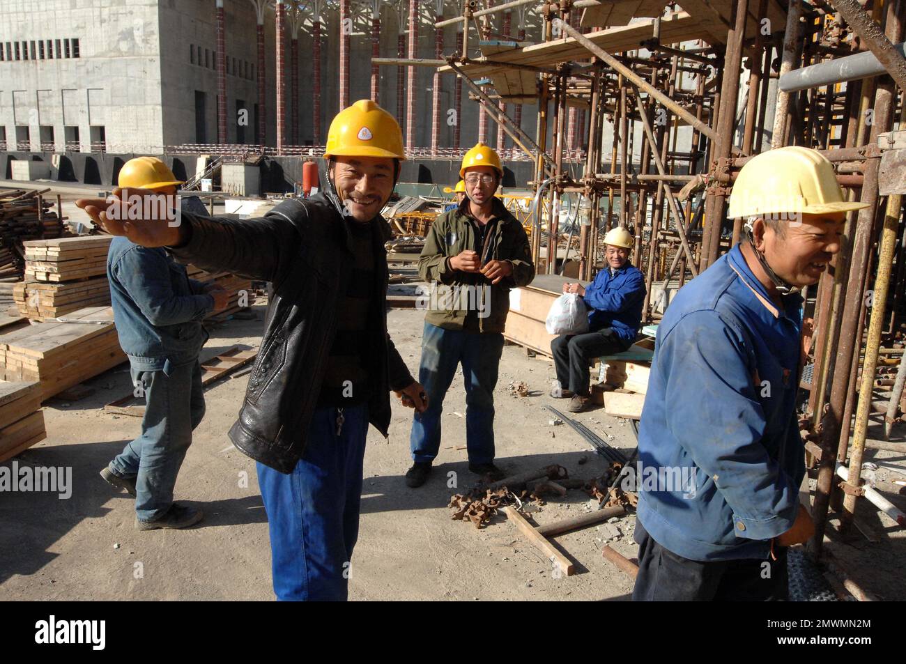 Workers at the Grand Mosque of Algiers under construction in the ...