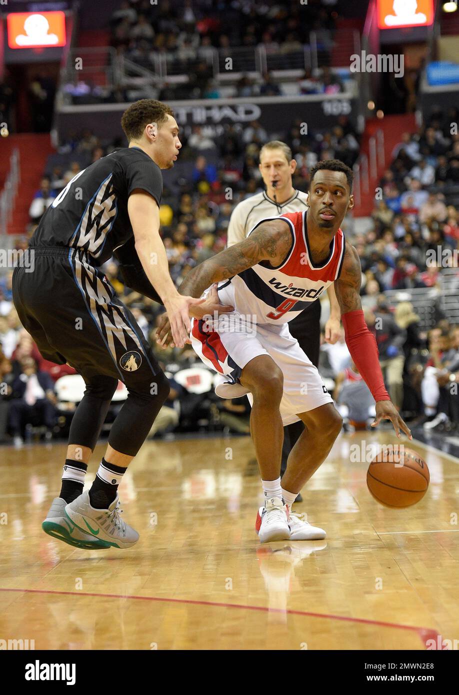 Washington Wizards guard Sheldon McClellan (9) dribbles against ...