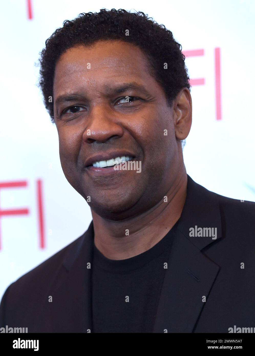 Denzel Washington arrives at the AFI Awards at the Four Seasons Hotel ...