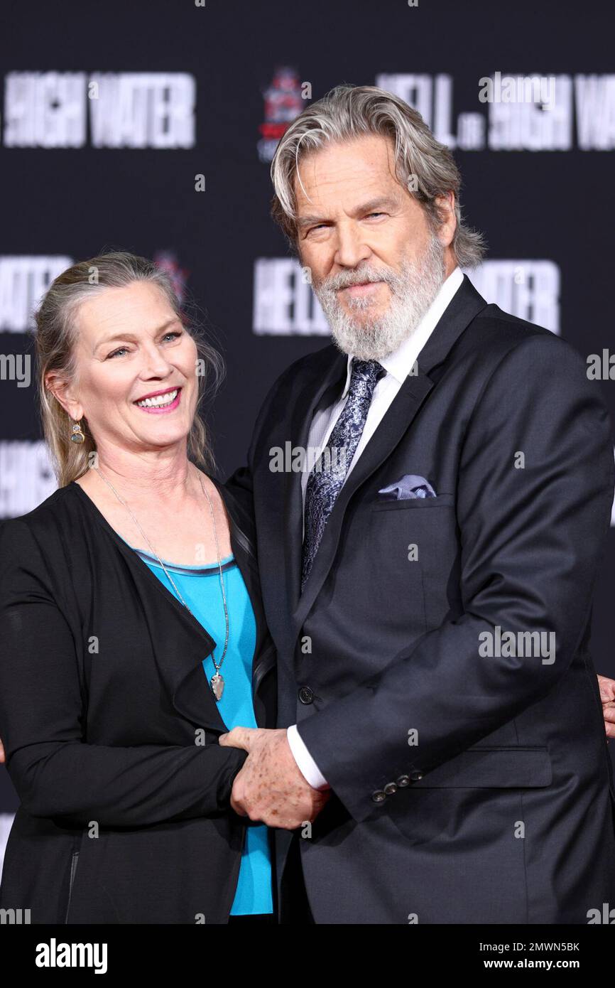Susan Geston, left, and Jeff Bridges attends a ceremony honoring him at ...