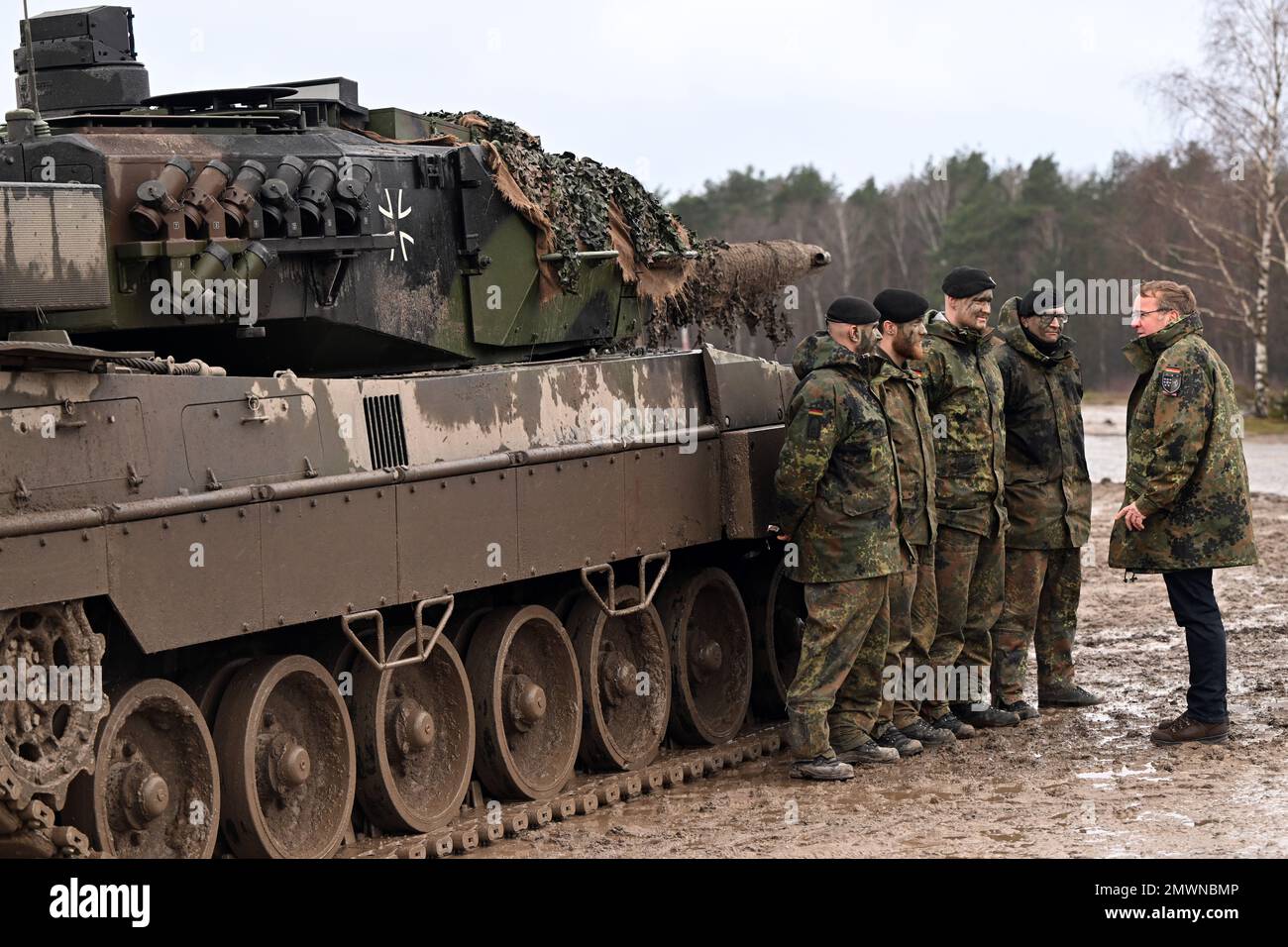 Augustdorf, Germany. 01st Feb, 2023. Boris Pistorius (SPD, r), Minister ...
