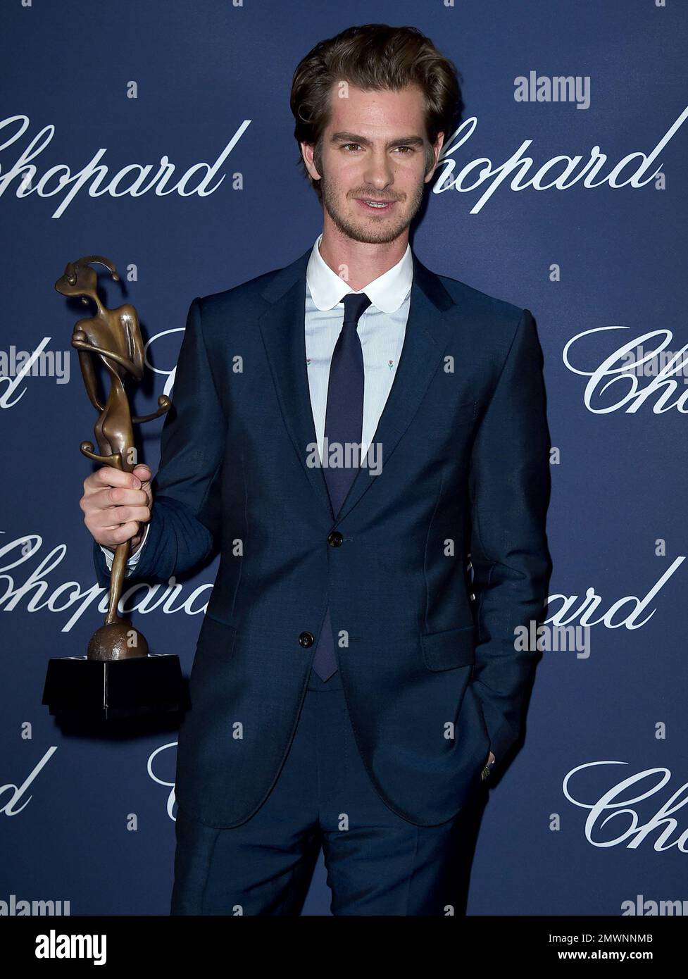 Andrew Garfield poses backstage with the spotlight award for "Hacksaw ...