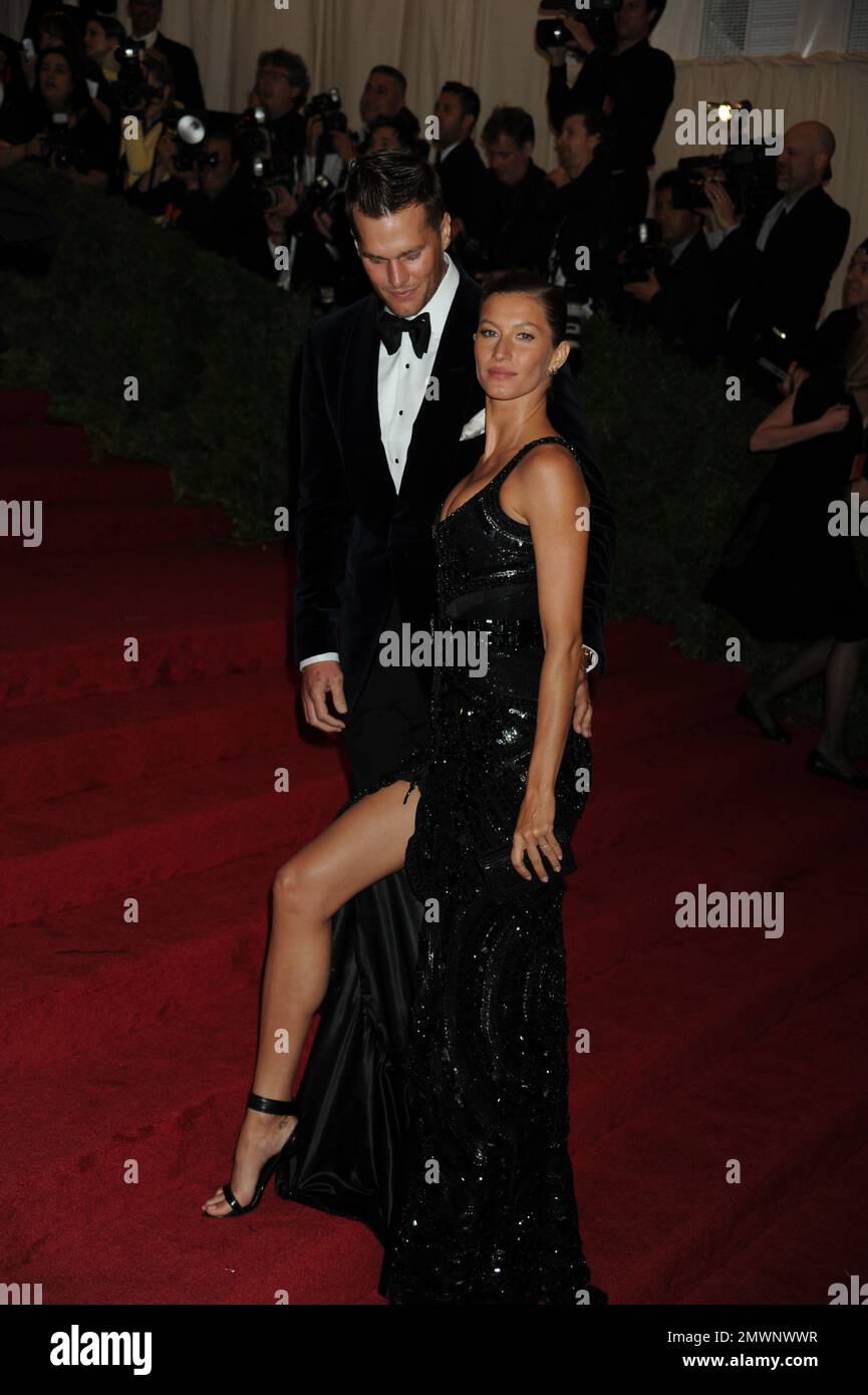 Bridget moynahan costume institute hi-res stock photography and images ...