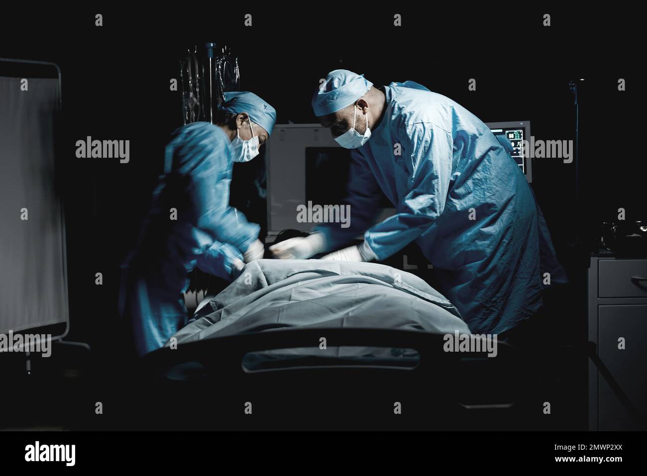 Surgical team doing operation patient hi-res stock photography and ...