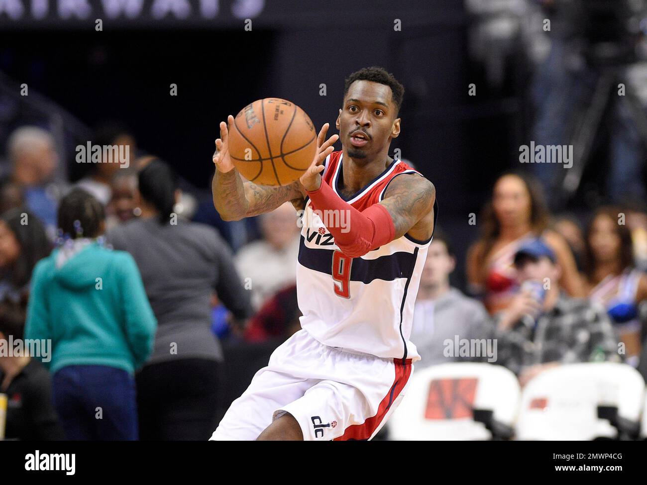 Washington Wizards guard Sheldon McClellan (9) catches a pass during ...
