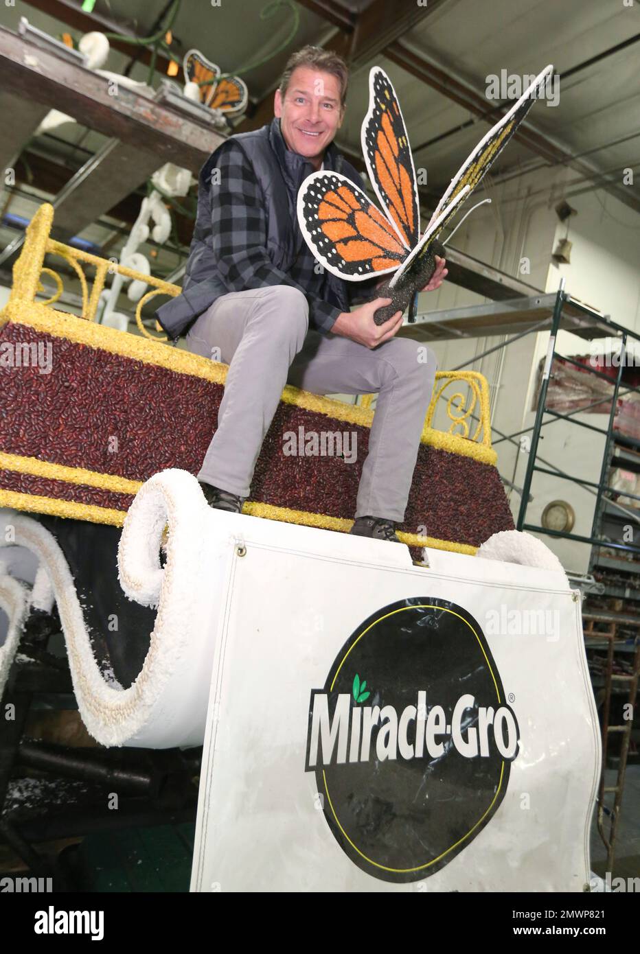 Miracle gro parade float hi-res stock photography and images - Alamy