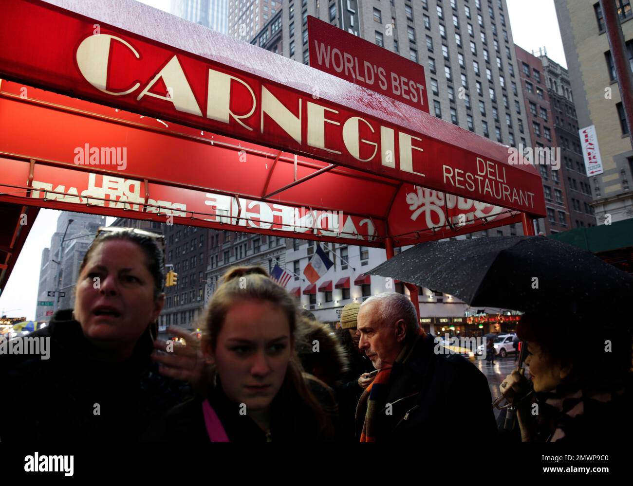 People wait in line to eat at the Carnegie Delicatessen in New York ...