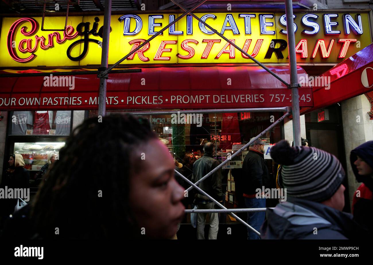 People wait in line to eat at the Carnegie Delicatessen in New York ...