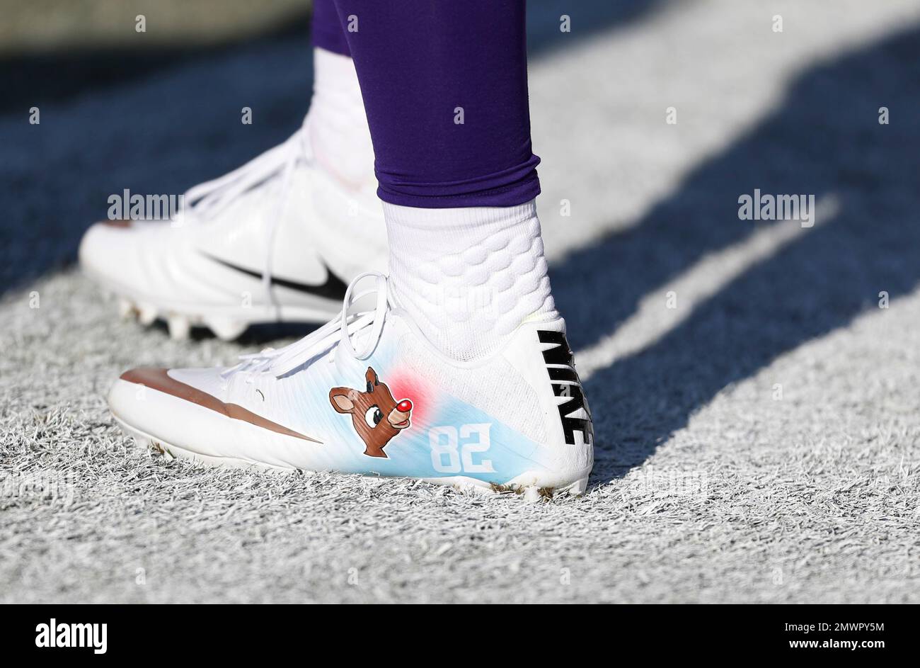 Minnesota Vikings' Kyle Rudolph wears special cleats before an NFL ...