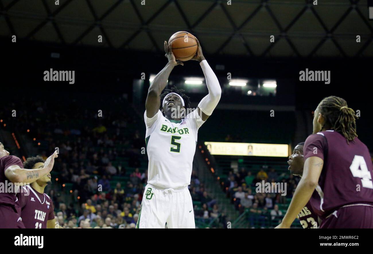 Baylor forward Johnathan Motley (5) shoots a free throw during the ...