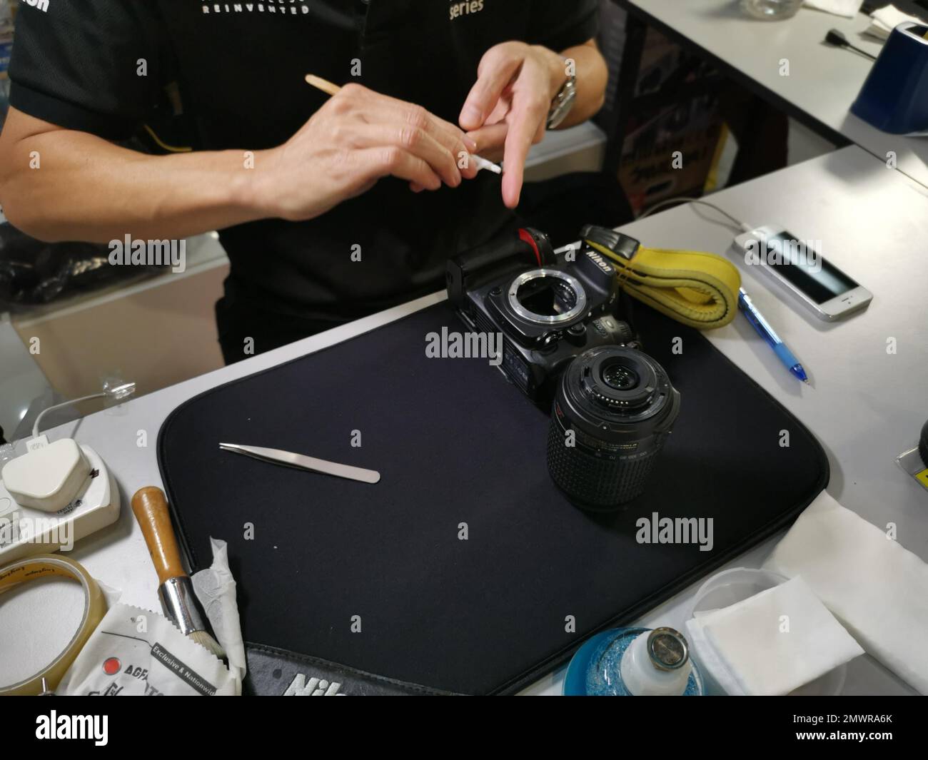 Man cleaning mirrorless camera sensor hi-res stock photography and ...