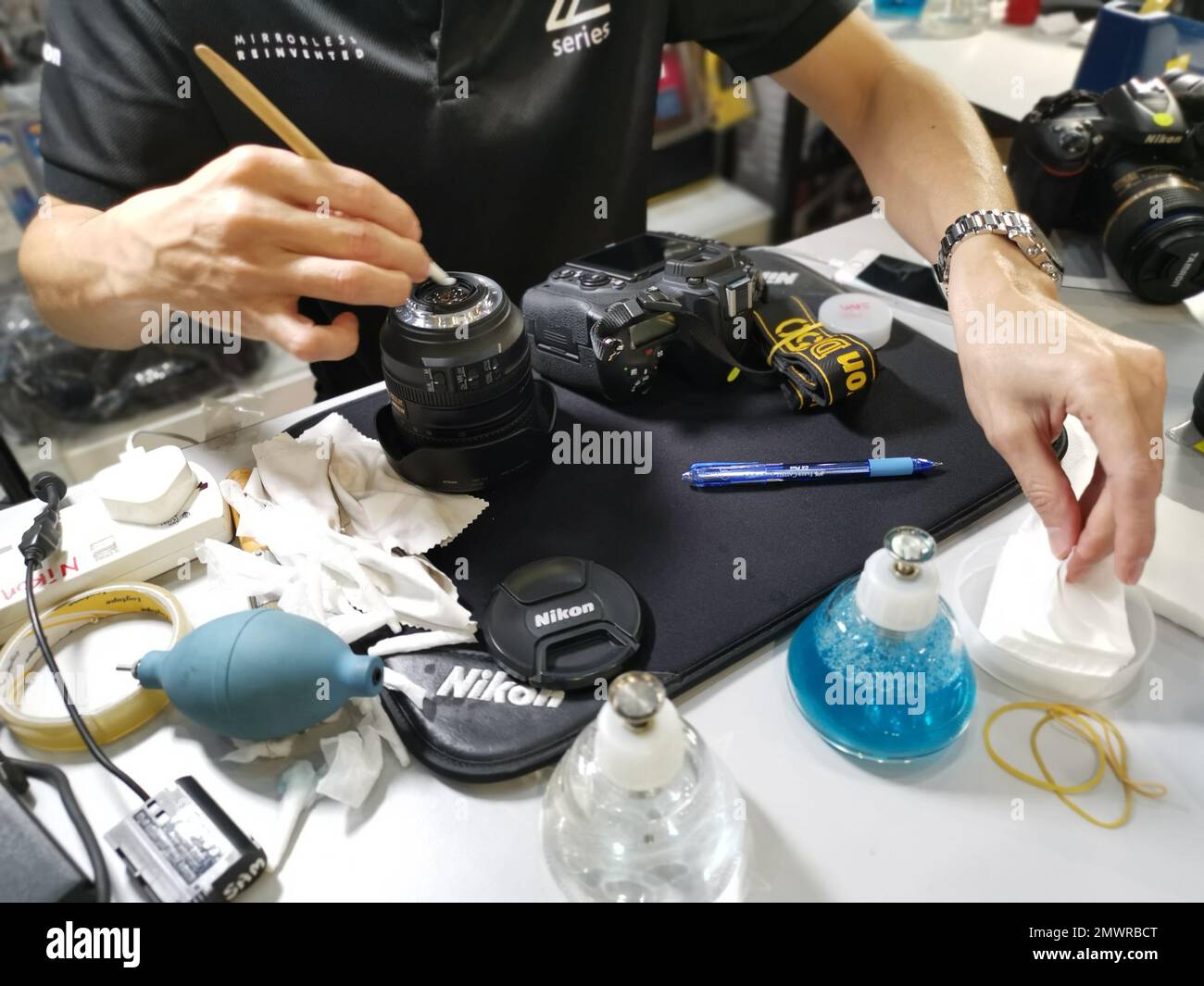 dslr sensor cleaning by professional technician Stock Photo - Alamy